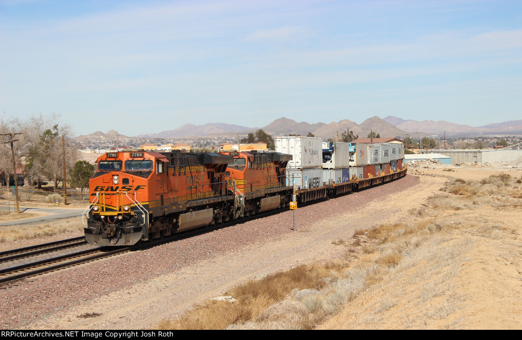 BNSF 7789 & BNSF 7671
